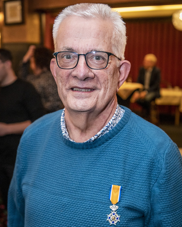 Koninklijke Onderscheiding voor Tjeu van Ras | Foto | AD.nl