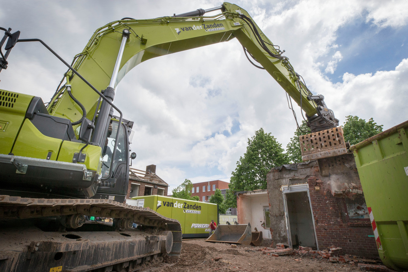 Unieke sloop in Breda: ‘Met deze elektrische sloopkracht, kun je 1200 ...