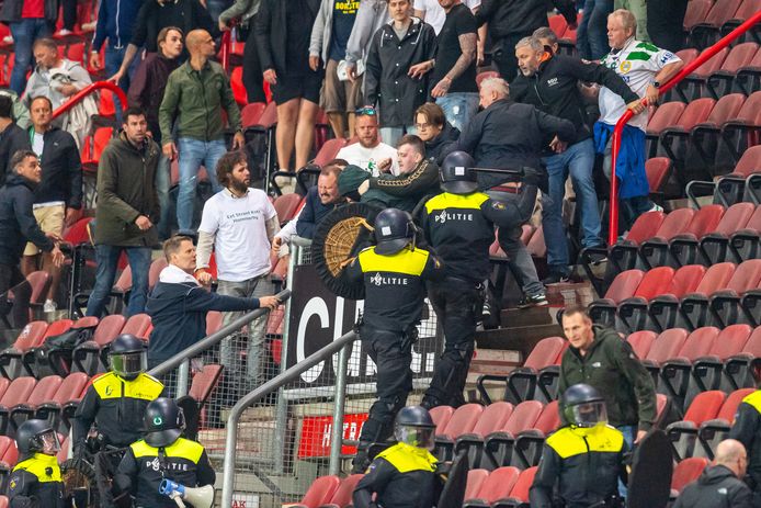 FC Twente legt stadionverboden op na Hammarby-rellen | Nederlands voetbal | AD.nl
