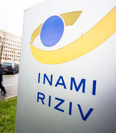 Des centaines d'étudiants manifestent pour leur numéro Inami | Belgique ...