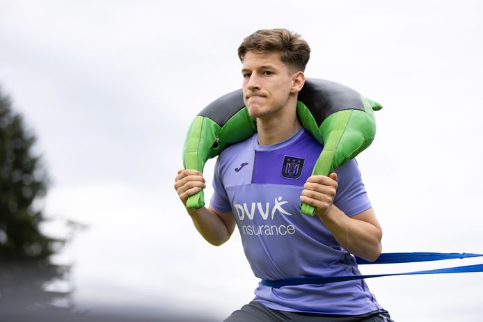 Blijk van wederzijds vertrouwen: ondanks zware knieblessure tekent Yari ...