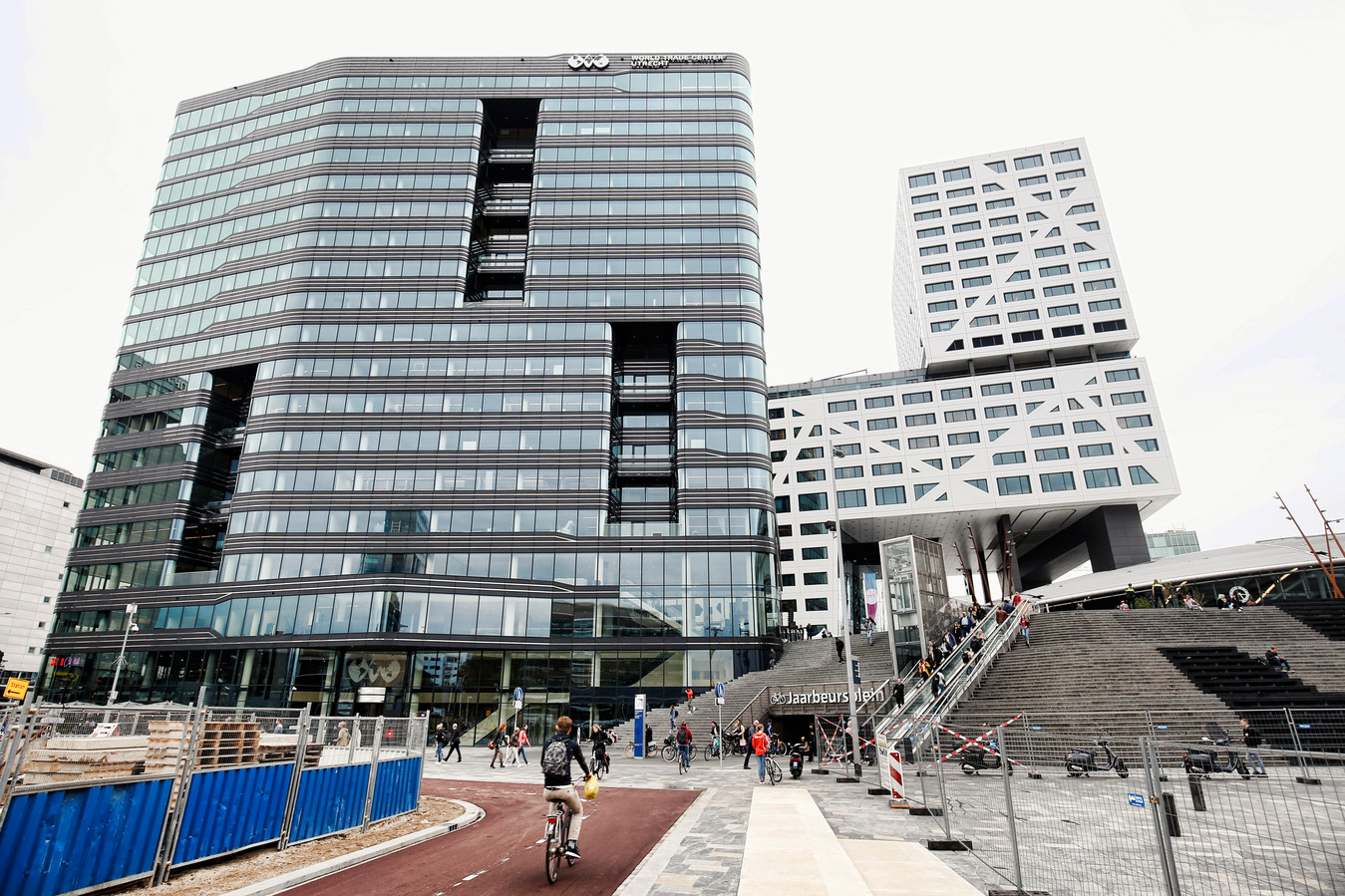 Wat zijn de andere hoge torens in de stad? | Foto | AD.nl