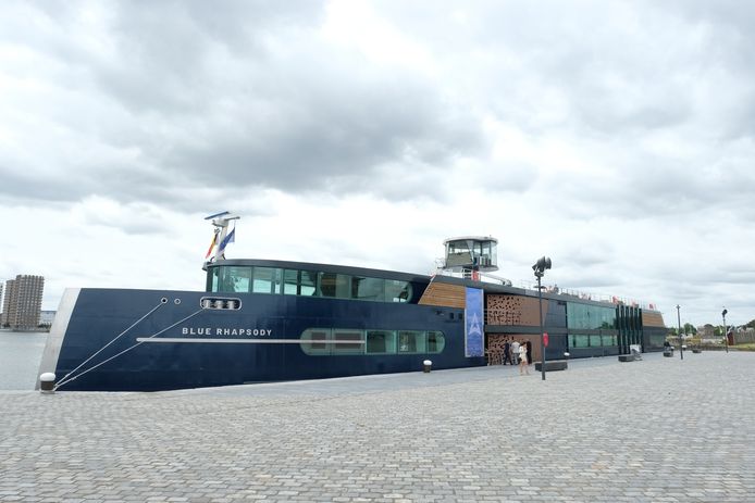 Futuristisch schip Blue Rhapsody meert aan in Antwerpen | Antwerpen ...