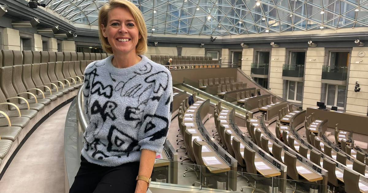 Iepers burgemeester Emmily Talpe (Open Vld) is haar zitje in het Vlaams ...
