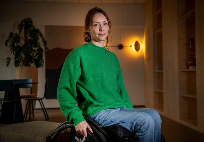 Met reizen en schermen komen twee passies van Iris uit Apeldoorn bij ...