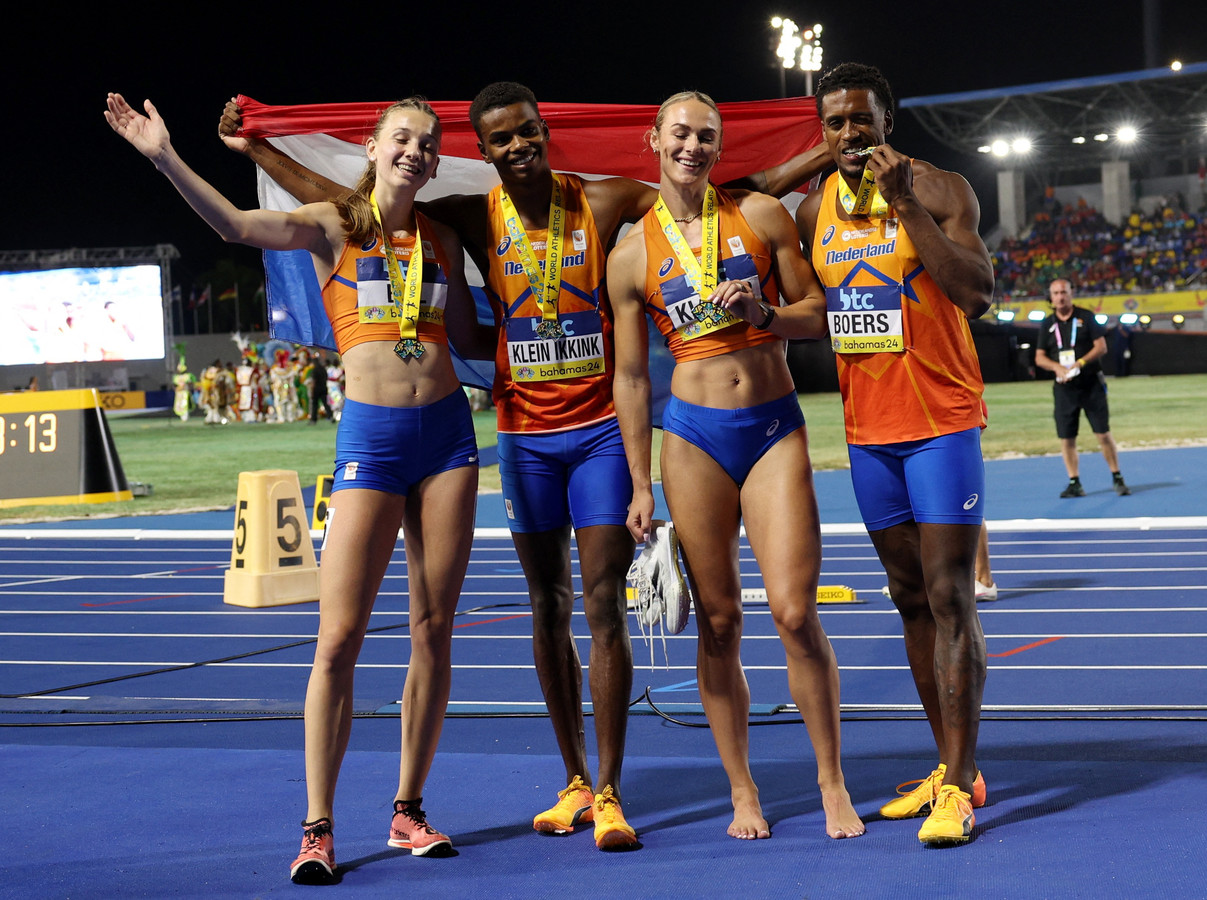 WK-zilver voor Femke Bol en Lieke Klaver op 4x400 meter gemengd ... WK-zilver voor Femke Bol en Lieke Klaver op 4x400 meter gemengd ...