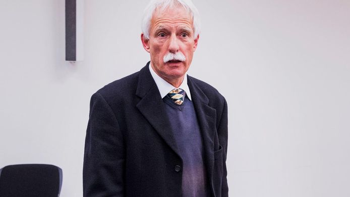 Nederland hoeft Dutchbatter Karremans niet te vervolgen | Binnenland ...