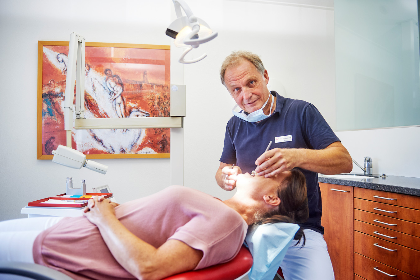 Ras-Ossenaar Wim van Zandvoort stopt na veertig jaar als tandarts ...