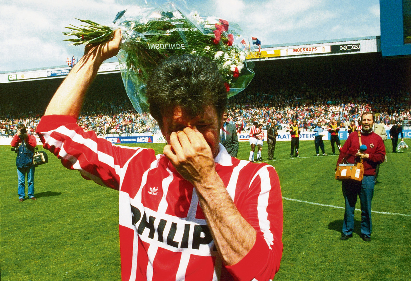 Stoere PSV-held Eric Gerets (70) leeft met zwaar lichamelijk ongemak en ... Stoere PSV-held Eric Gerets (70) leeft met zwaar lichamelijk ongemak en ...
