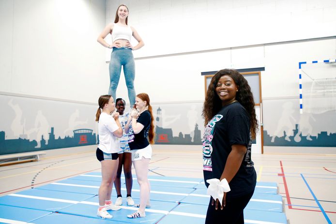 Chanel (19) is cheerleader en dat is écht een sport: ‘Ik ben sterk ...