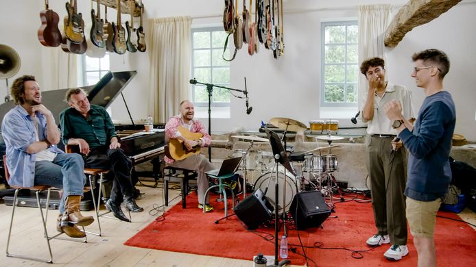 “Jullie staan er als twee brave schooljongens”: strenge coaches sparen ...