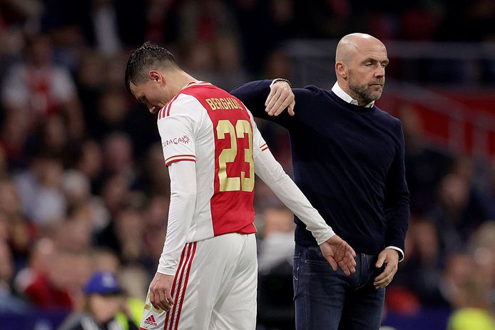 Alfred Schreuder complimenteus over Arne Slot, Steven Berghuis kan ...