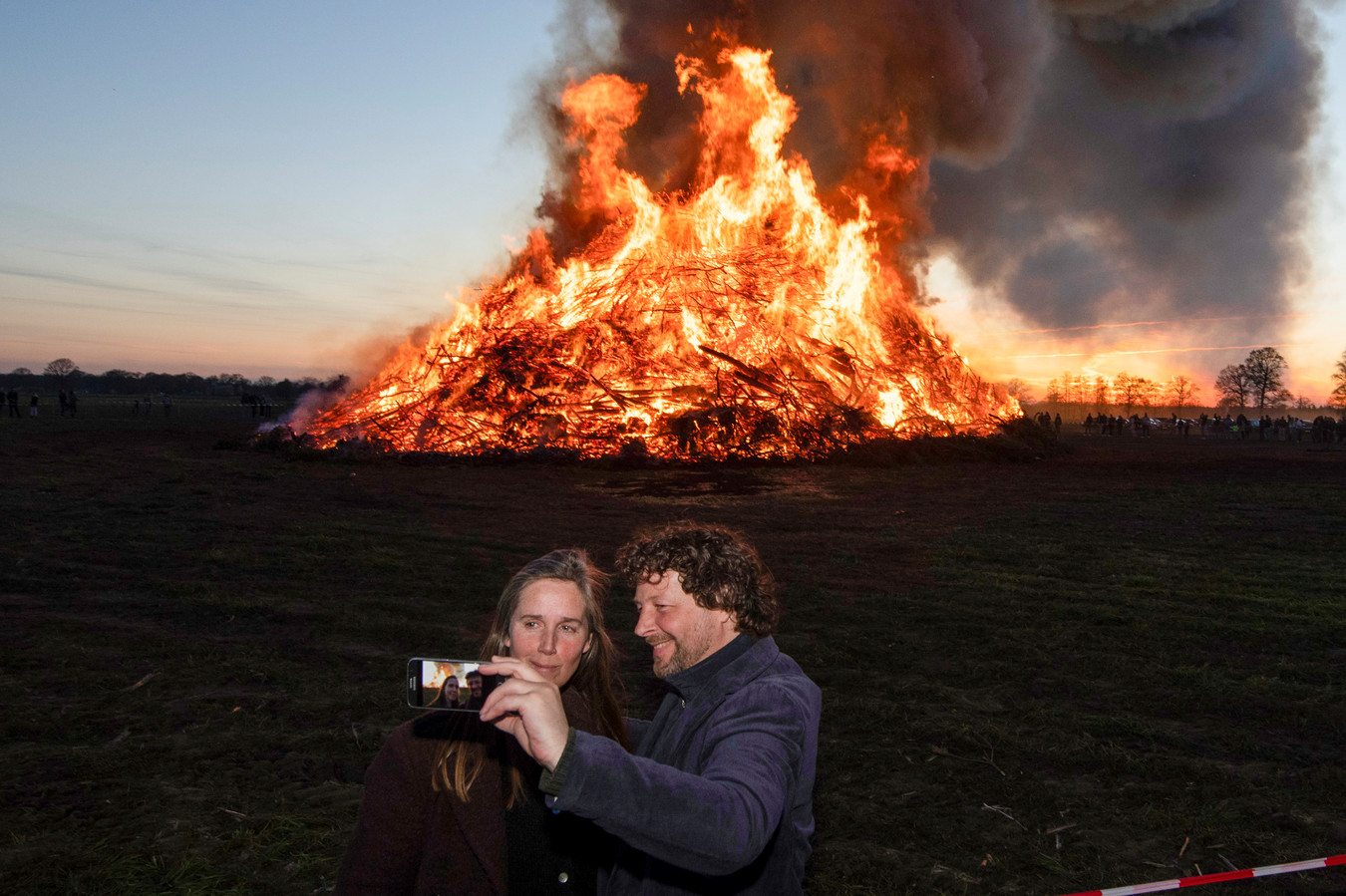 Paasvuren onder vuur: ‘Strijd wie-heeft-de-grootste was juist zo leuk ...