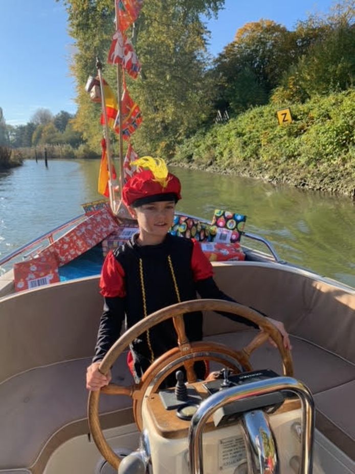 Yasja (5) gaat voor de eerste keer met de Sint op de foto en ...