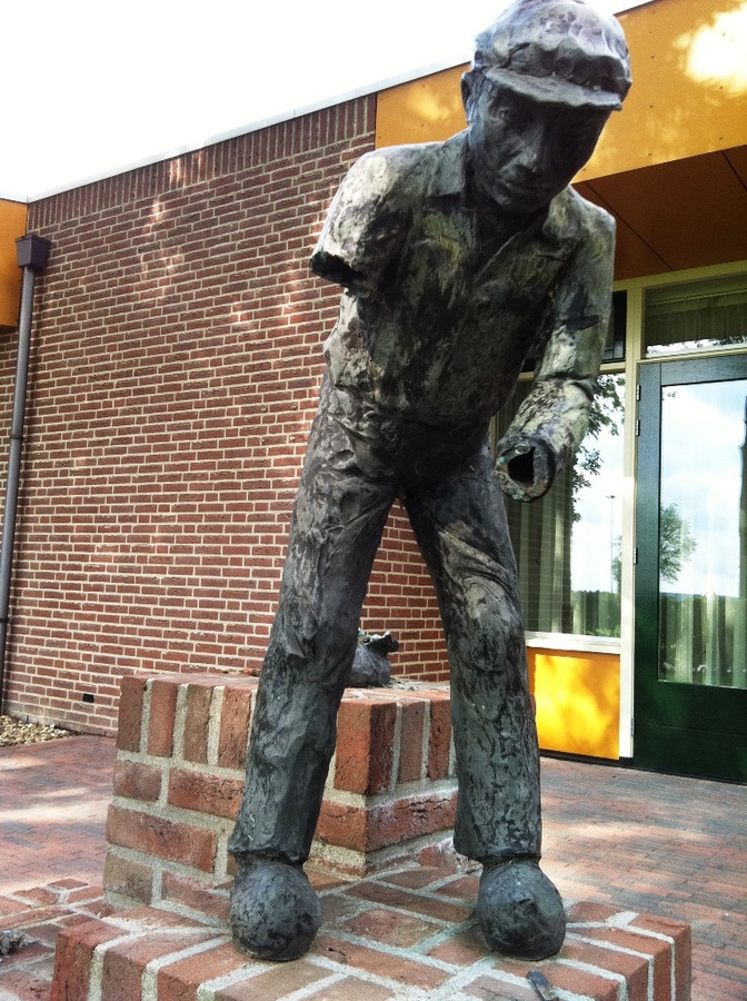 Dieven aan de haal met bronzen beelden van Kampereiland | Foto ...