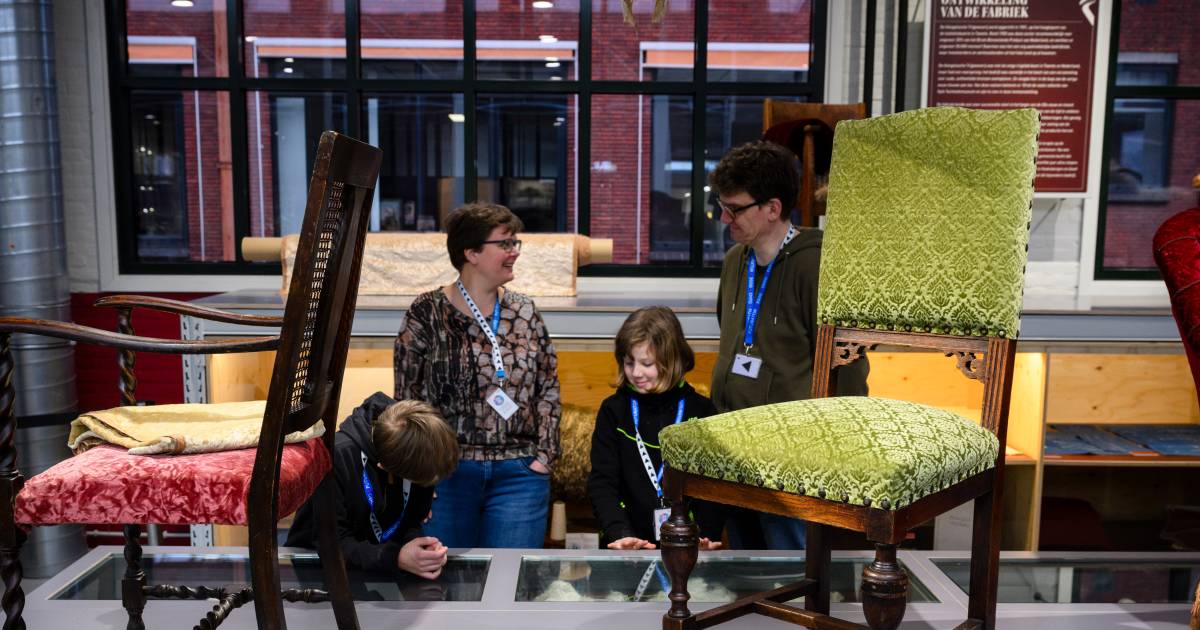 Staat er nog zo’n setje stoelen met trijp op zolder van oma? Gauw naar ...