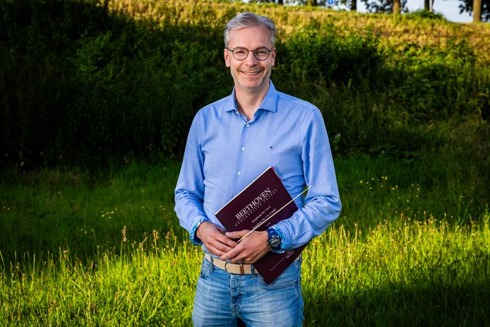 Nieuwerkerker wordt nieuwe dirigent orkest van politie: ‘Dirigent werd ...