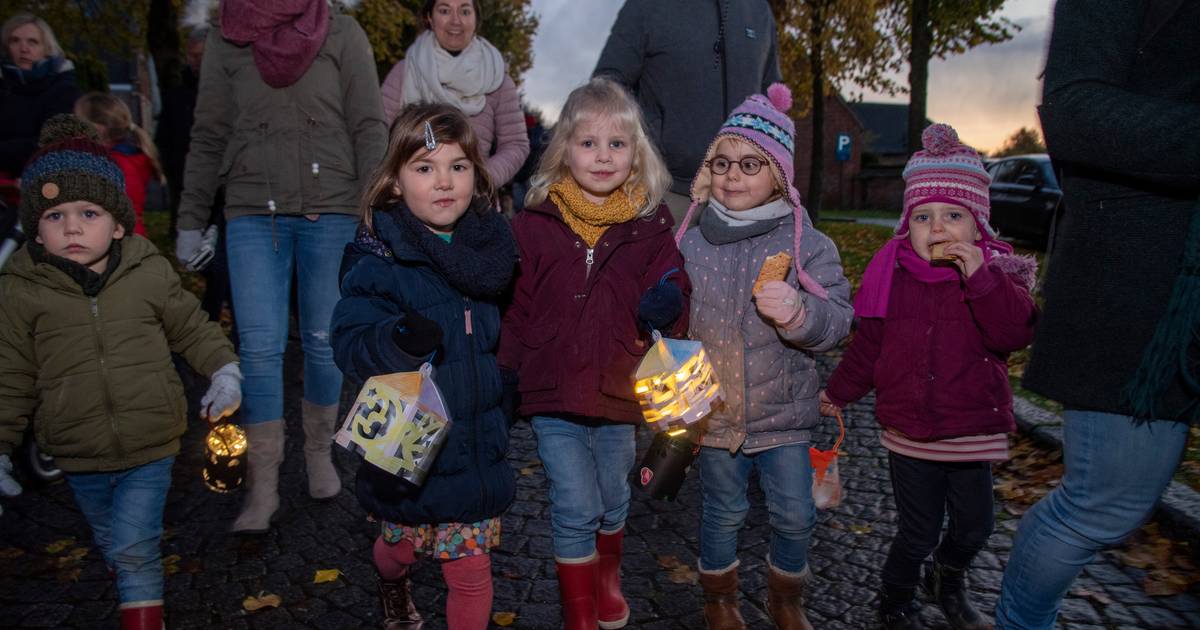 Sint-Maartens feest met lampionnentocht en Sint-Maartens vuur | Uit ... Sint-Maartens feest met lampionnentocht en Sint-Maartens vuur | Uit ...
