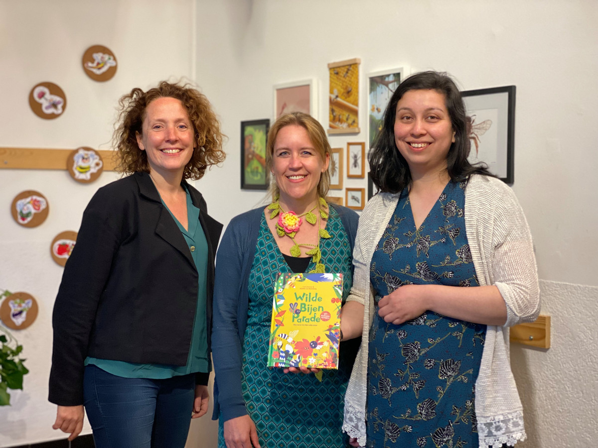 Nieuwe tentoonstelling brengt duizenden bijen in beeld: “We geven ook ...