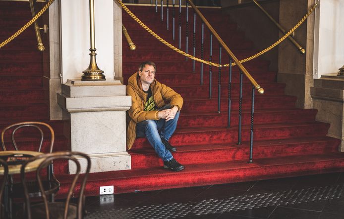 Veelbesproken Milo Rau nog vier jaar langer kapitein van NTGent ...