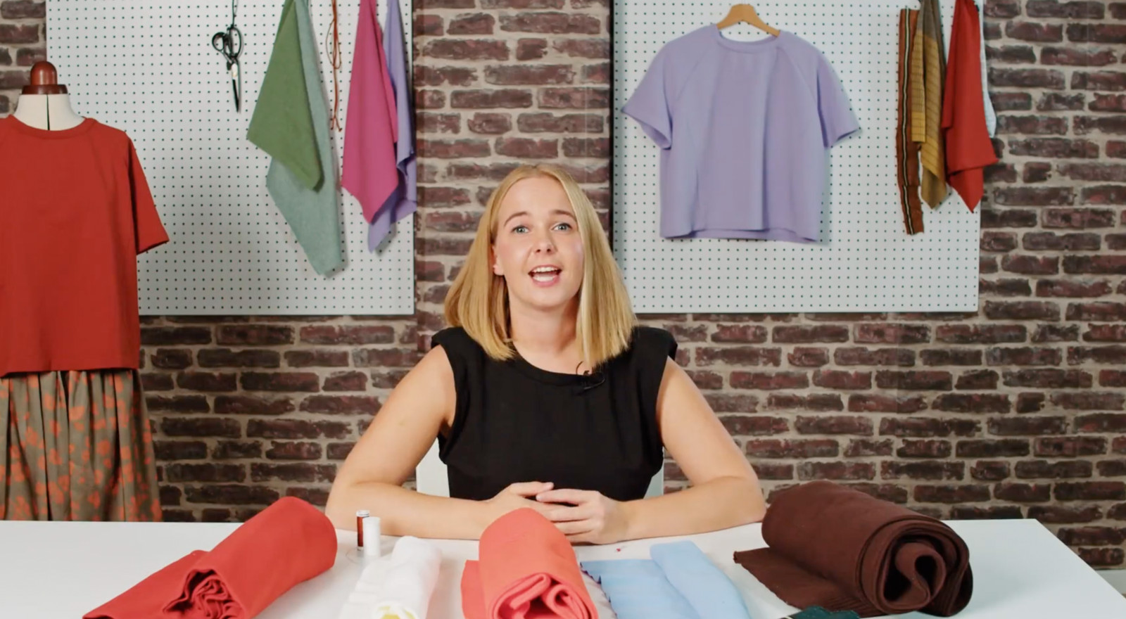 Prijswinnaar Lotte (28) leert een nieuwe generatie kleding naaien | Foto | pzc.nl