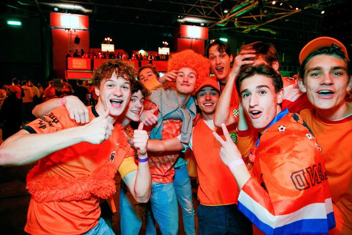 In deze Utrechtse cafés kun je vrijdag naar Oranje kijken: ‘Het begint ...