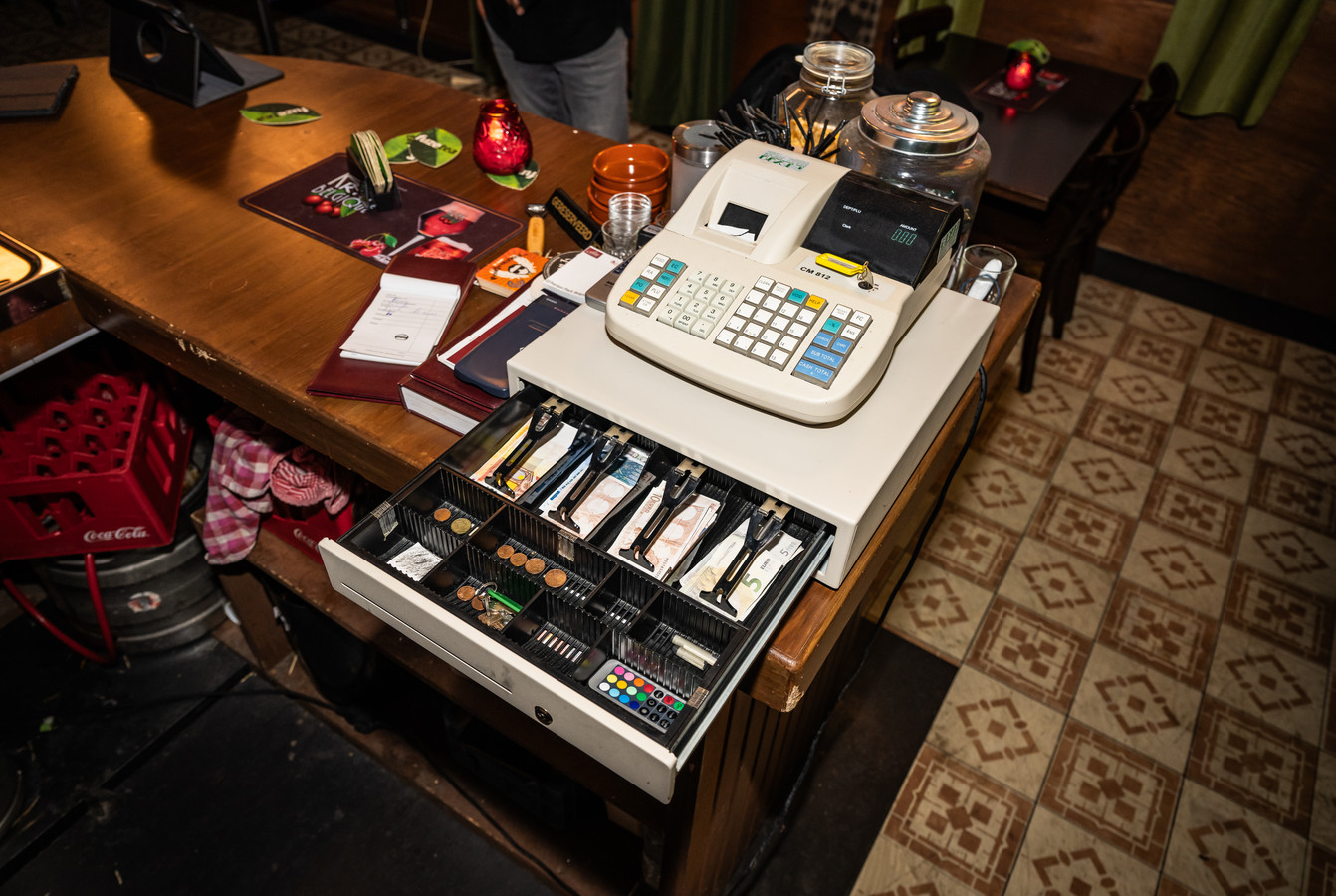 “Ik heb een kassa met vals geld, maar da’s enkel voor noodgevallen ...