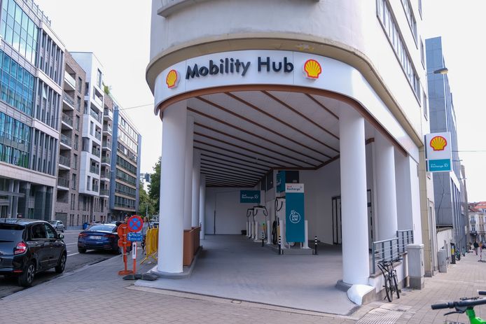 Eerste volledig elektrische laadstation van Brussel geopend | Brussel ...