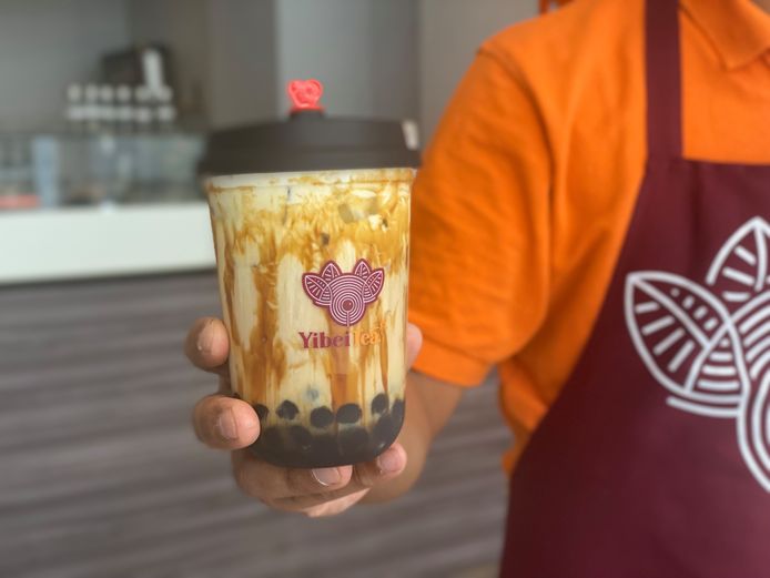 Naim (32) opent bubbelthee-bar in Gent: “Razend populair in grote ...