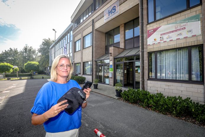 Brugse middelbare school VHSI weert smartphone bij leerlingen, maar ...