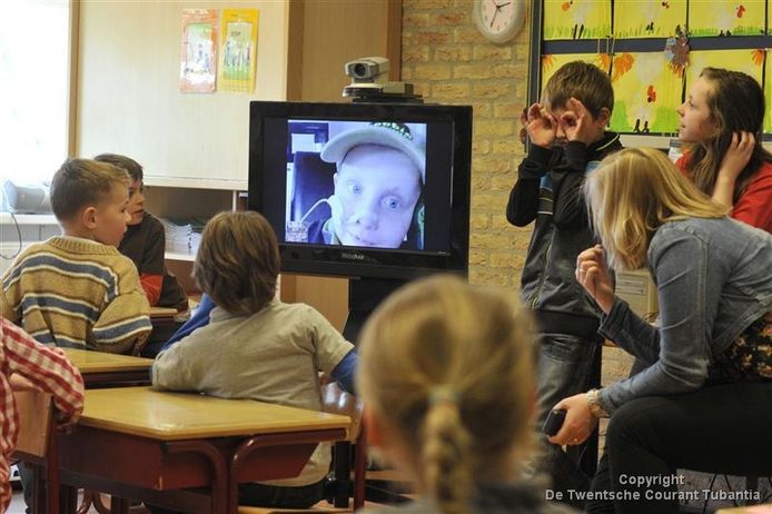 Thijn zit nu ook op een andere stoel in de klas | Overig | tubantia.nl