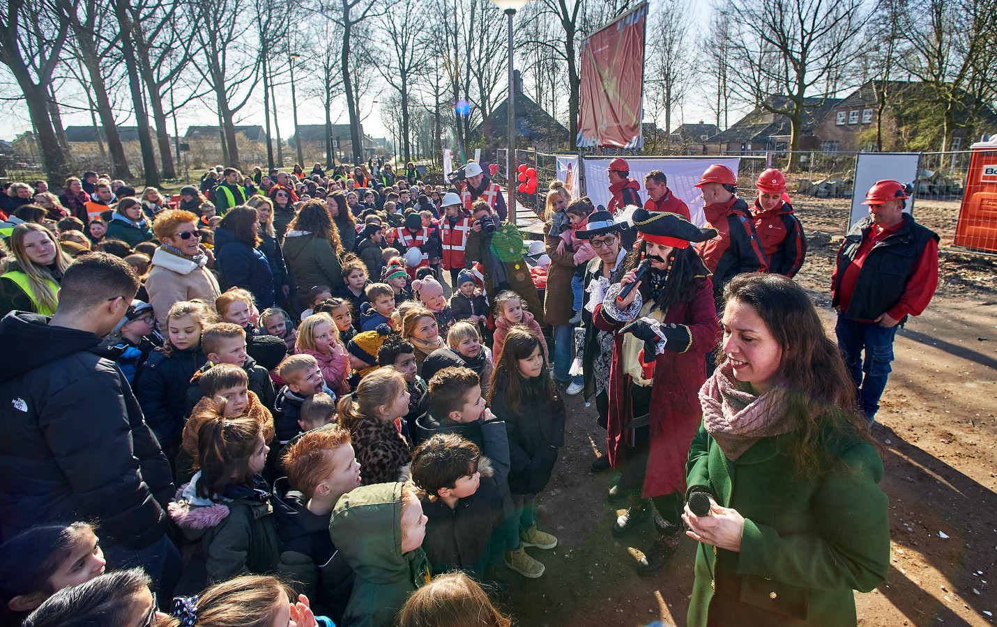 Grootste basisschool van Oss viert start nieuwbouw | Foto | ed.nl