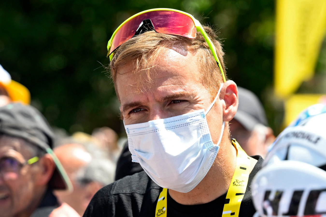 Eén maand na dodelijke val van Gino Mäder opnieuw een finish net na een ...