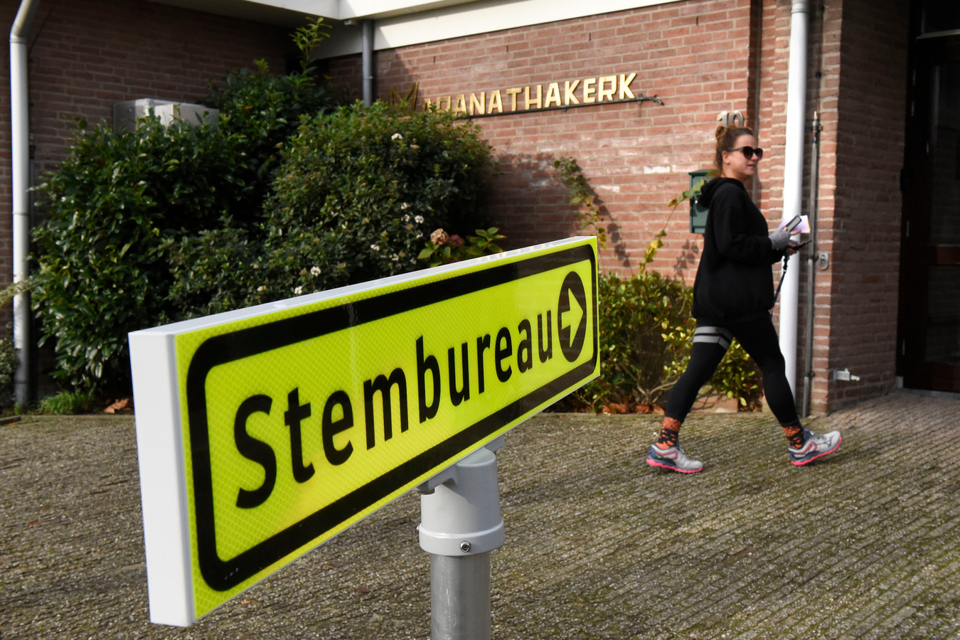 Als de uitslag van dit stembureau bekend is, kun je weten wie de ...