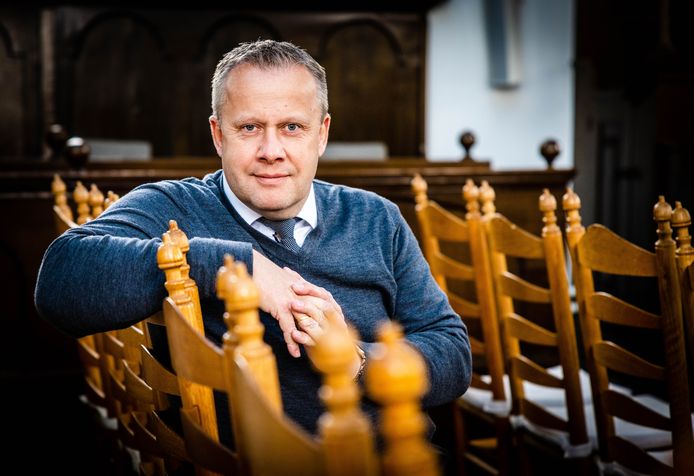 Dominee is steun en toeverlaat van Henk, die zijn vrouw, zoon ...