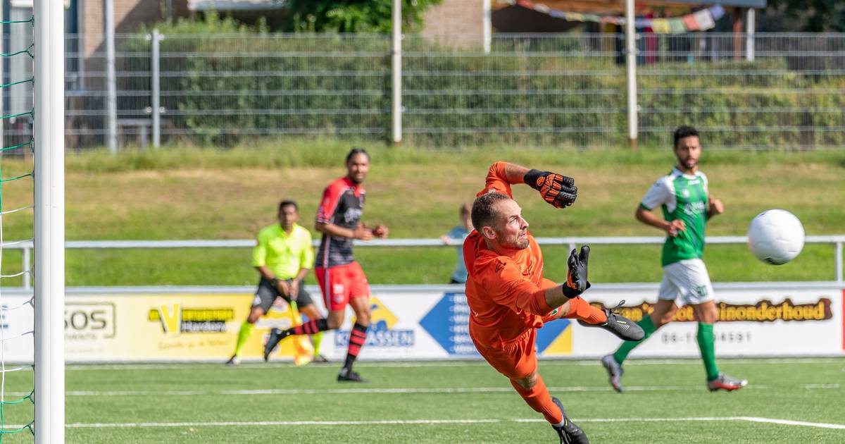 Met Paul Eppink weer op zijn vertrouwde positie in het doel bevrijdt ...