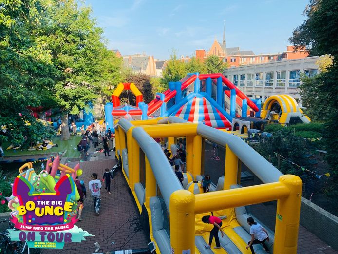 Big Bounce strijkt neer in Koninklijk Lyceum: “Kinderen gaan volledig ...