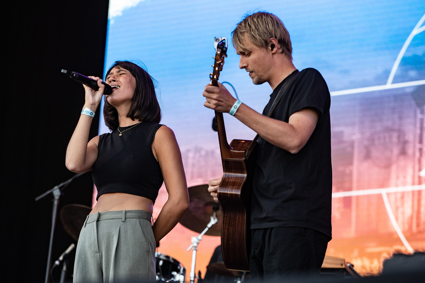 Na intens debuutjaar en enorme dip komt Meau met nieuw album (en is ze ...