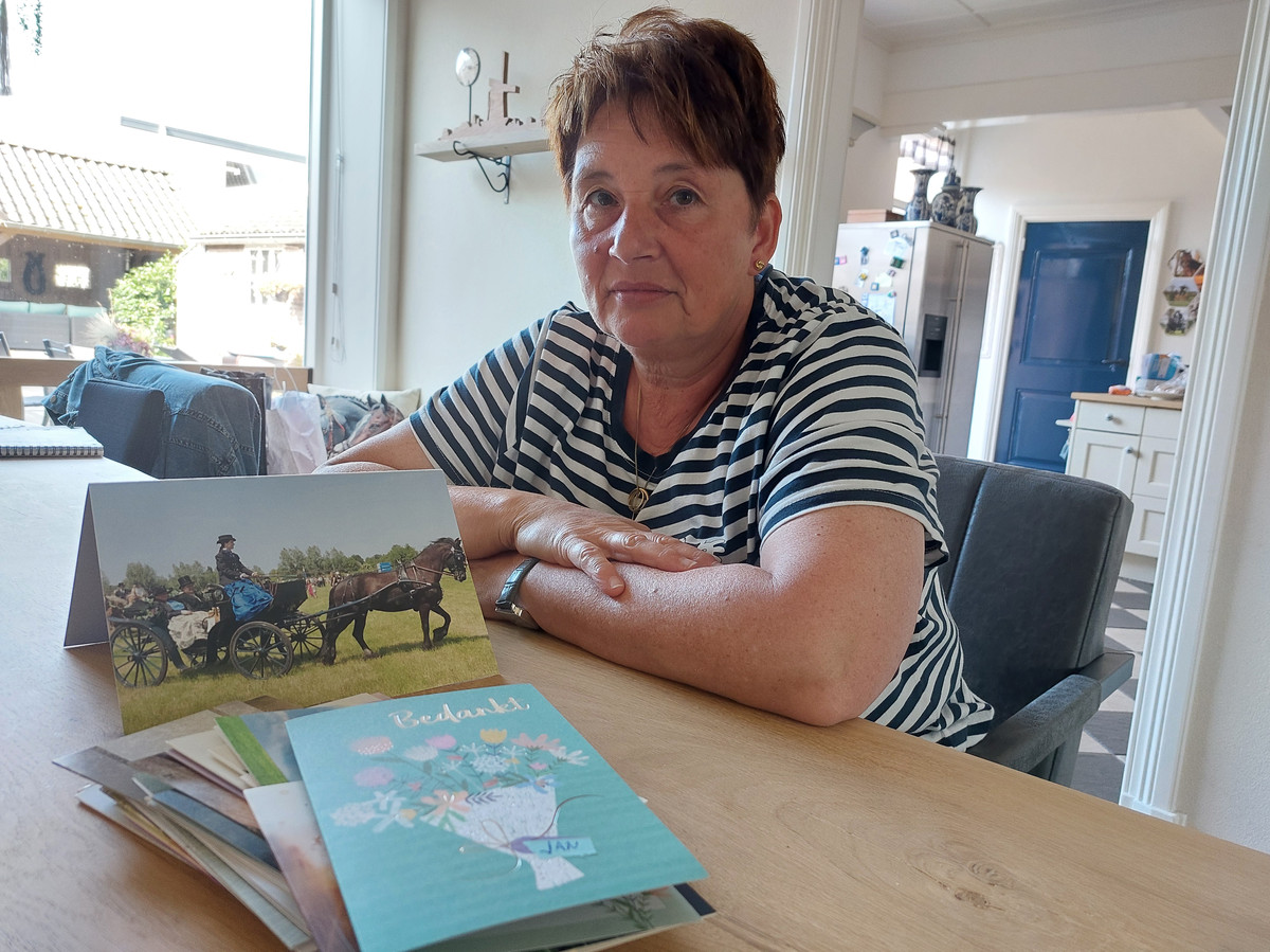 Geliefde garagehouder Jan van Riel krijgt uitvaart op zijn eigen werf ...