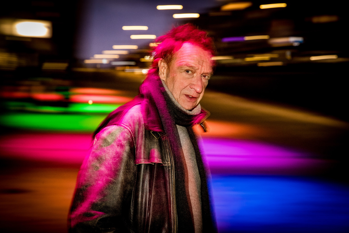 Alex Roeka (76) perst zijn bewogen bestaan in een lied van 50 minuten ...