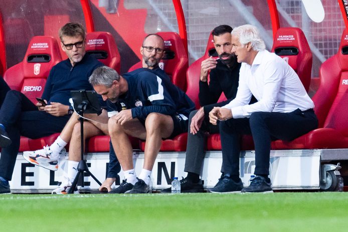 Hoe Fred Rutten bij PSV in het kabinet-Van Nistelrooij de stap van hoofdcoach naar assistent ...