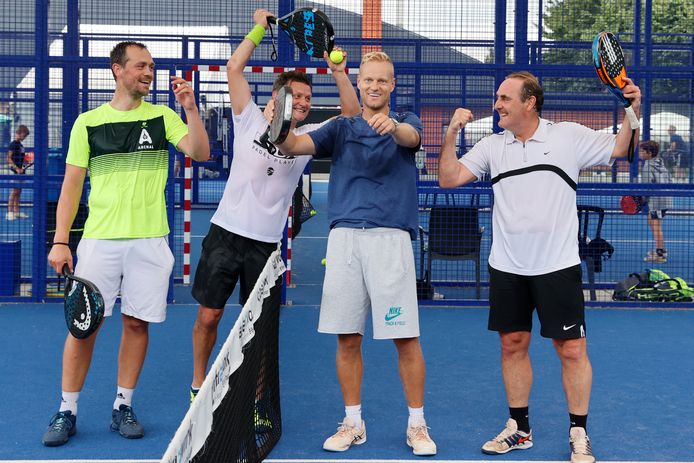 Waarom padel zo waanzinnig populair is bij (ex-)voetballers: “Bij elke ...