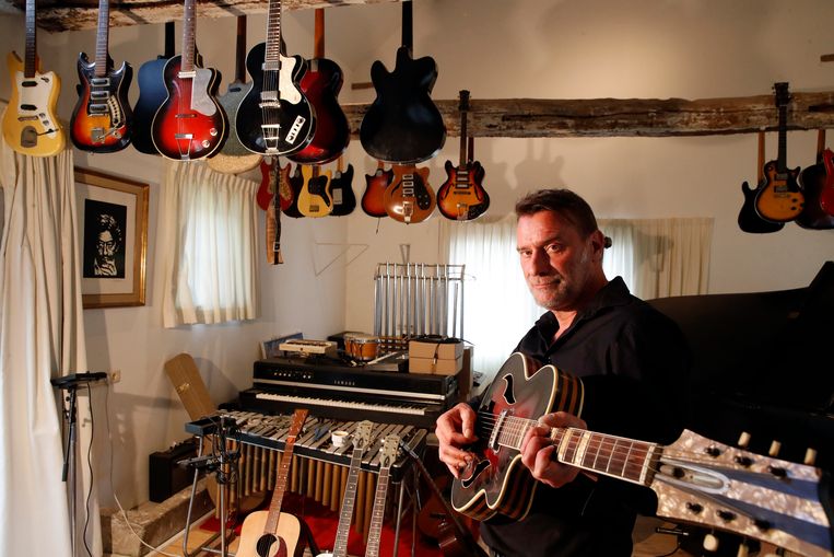 Daan bezit een honderdtal gitaren: “Maar ik heb nog nooit meer dan 1. ...