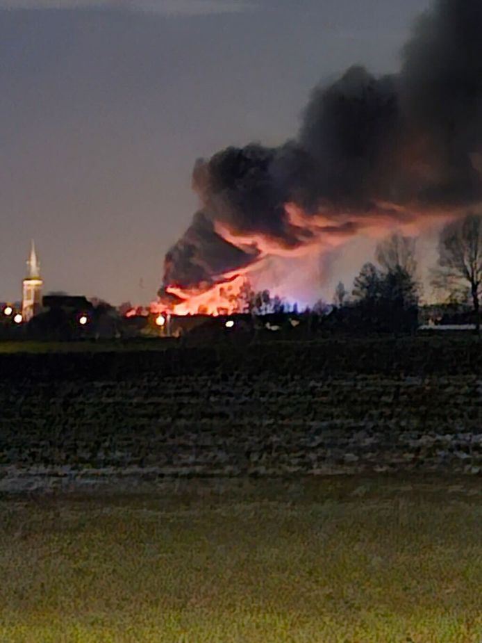 Monsterbrand op terreinen van afvalintercommunale IMOG Moen: “We ramen de schade voorzichtig op ...