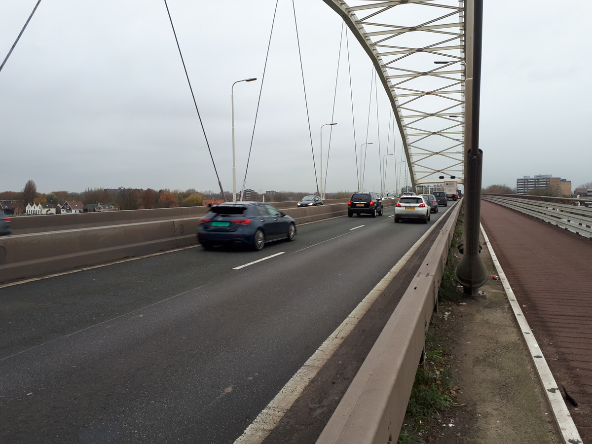 Omrijden geblazen: fietspad Papendrechtse brug gaat drie maanden dicht ...