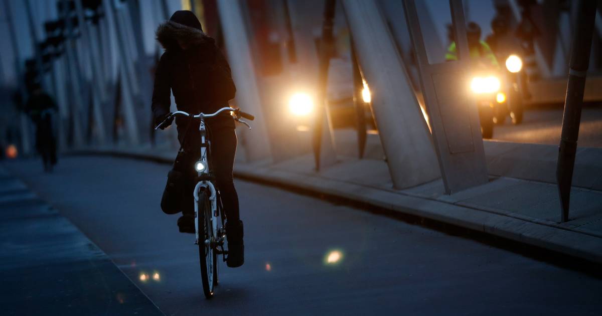 Het is ’s avonds ineens vroeg donker: let goed op ‘want je bent wat van ...