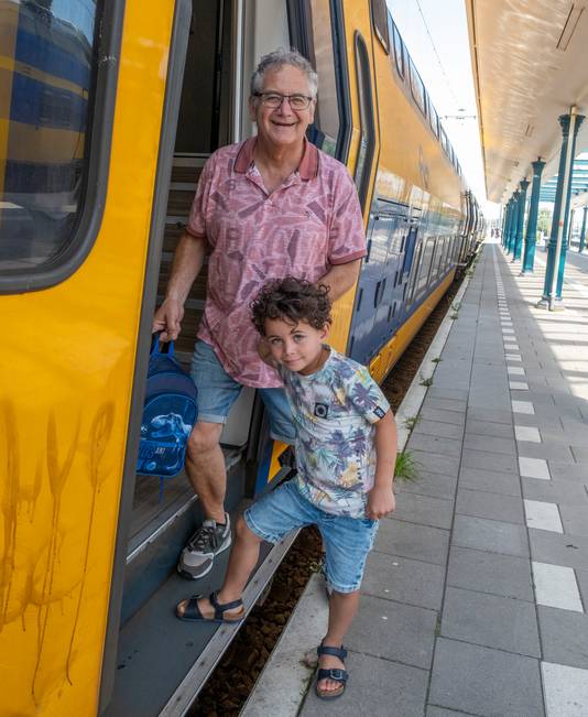 Opa Leen geniet van jarige Zeeuwse trein met kleinzoon Dailey: ‘Dit is ...
