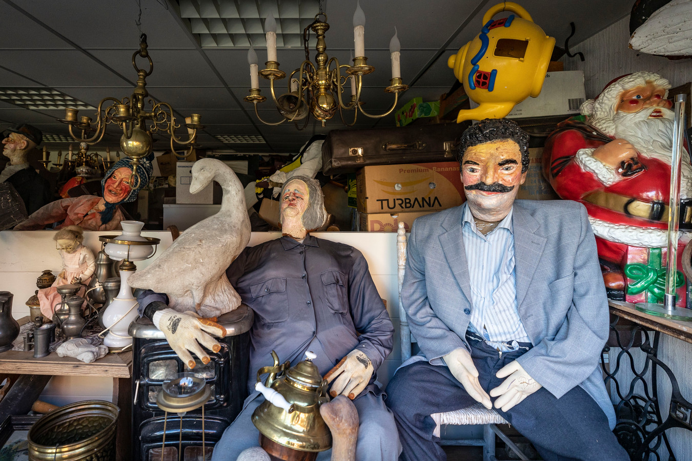 Jan Sprakel uit Enschede is bijna 80, maar verzamelt nog steeds poppen ...