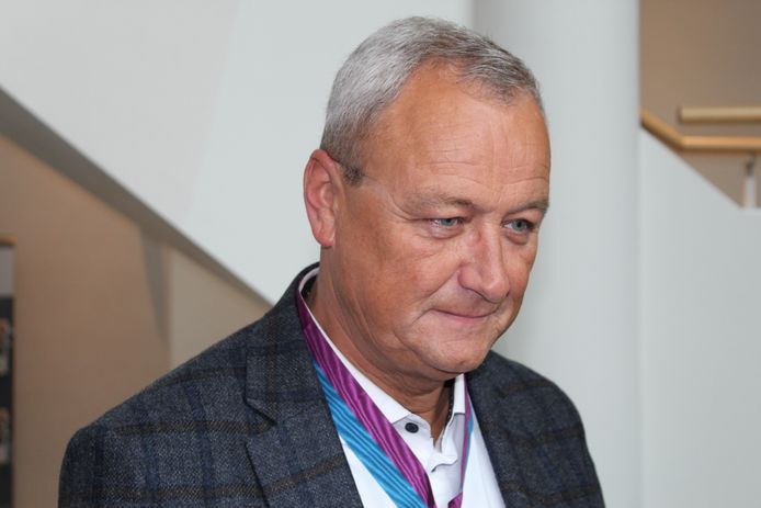 Commissaris Alain Remue (Cel Vermiste Personen) gehuldigd als ...