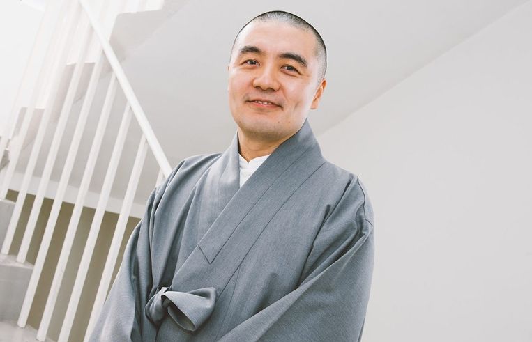 Onbekend boekje van monnik staat plots op 1 in ons land: ‘Mensen willen ...